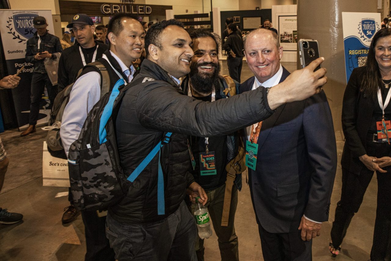 Buffett 100% comfortable with Greg Abel as Berkshire CEO | Fortune