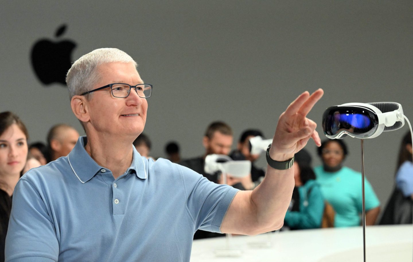 Apple shares reach new high, nearer $3 trillion market cap | Fortune