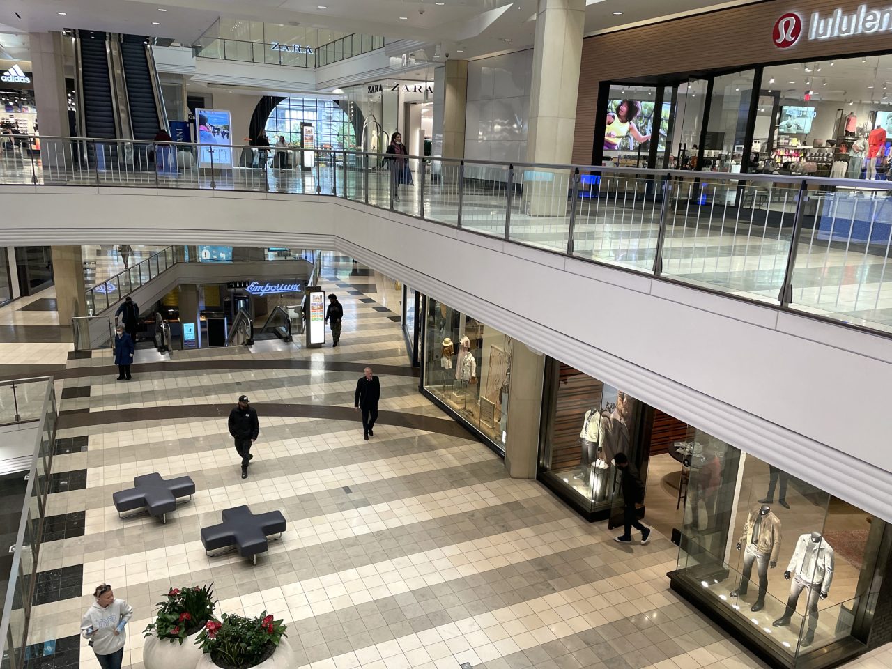 San Francisco mall owner defaults as real estate woes rise | Fortune