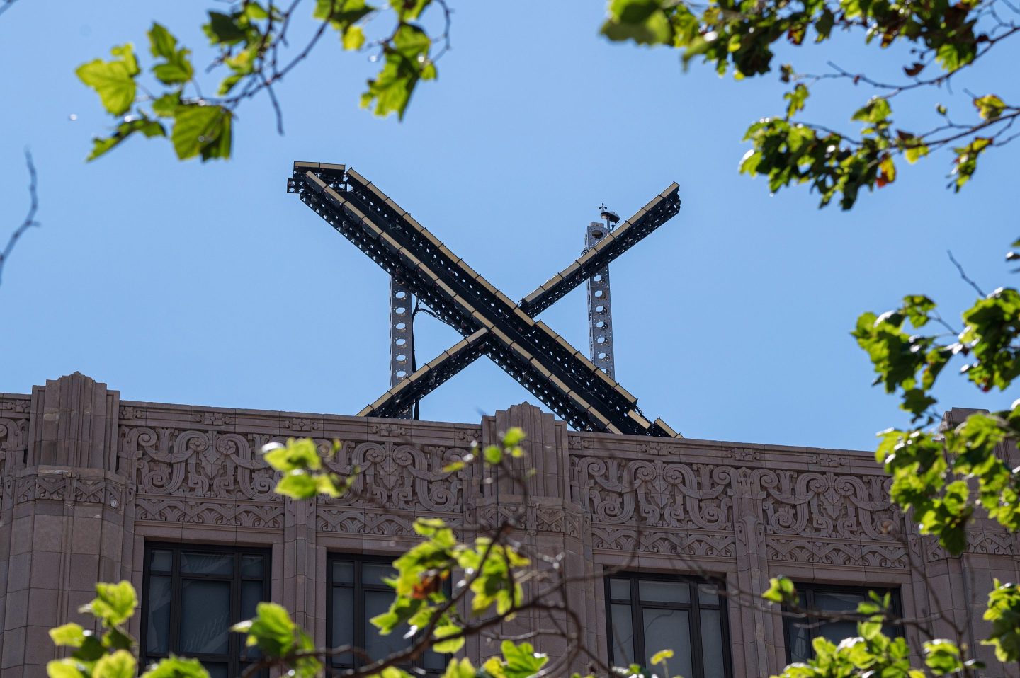 ‘X’ sign on Twitter’s San Francisco office taken down | Fortune