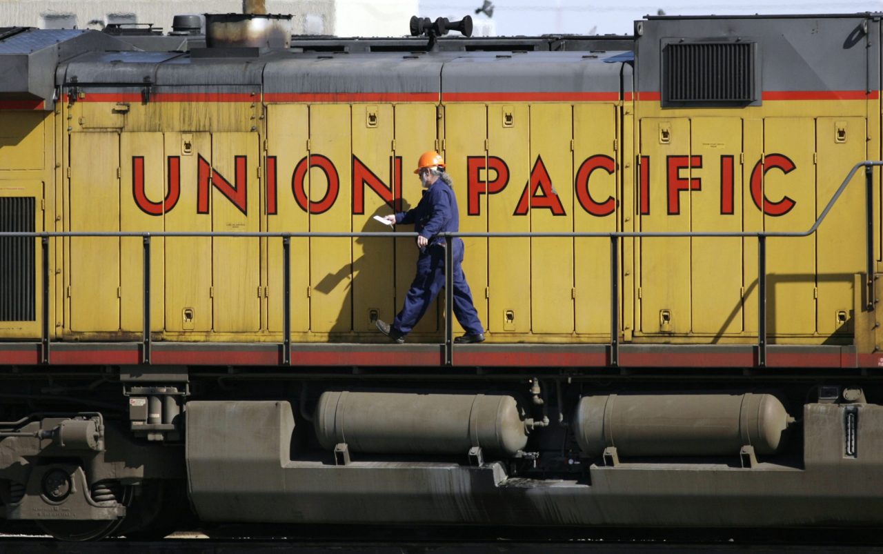 Inspectors warn of rail risk, find alarming number of Union Pacific ...