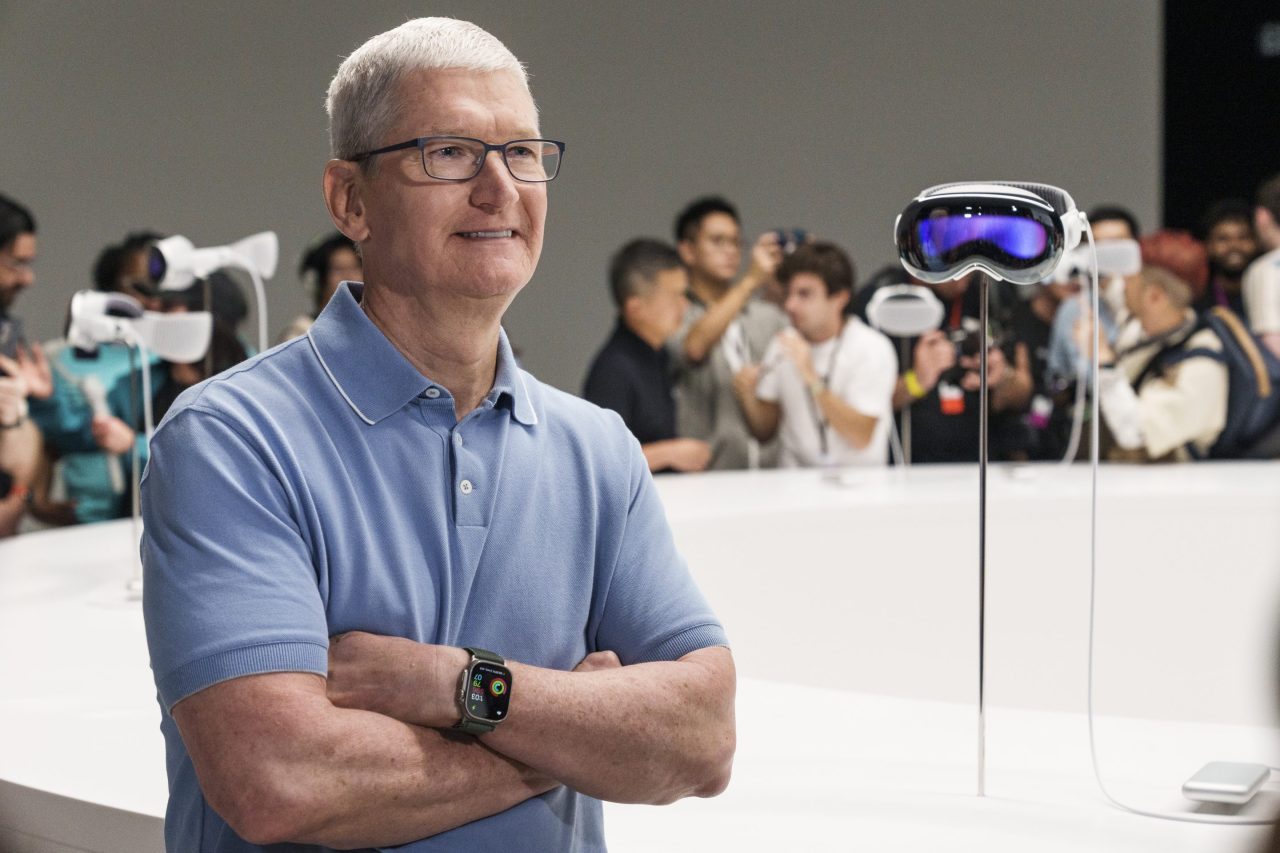 Tim Cook watched the third season of 'Ted Lasso' on Apple Vision Pro ...