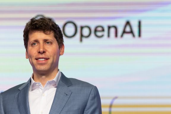 OpenAI meets with Apple designer to discuss AI hardware | Fortune