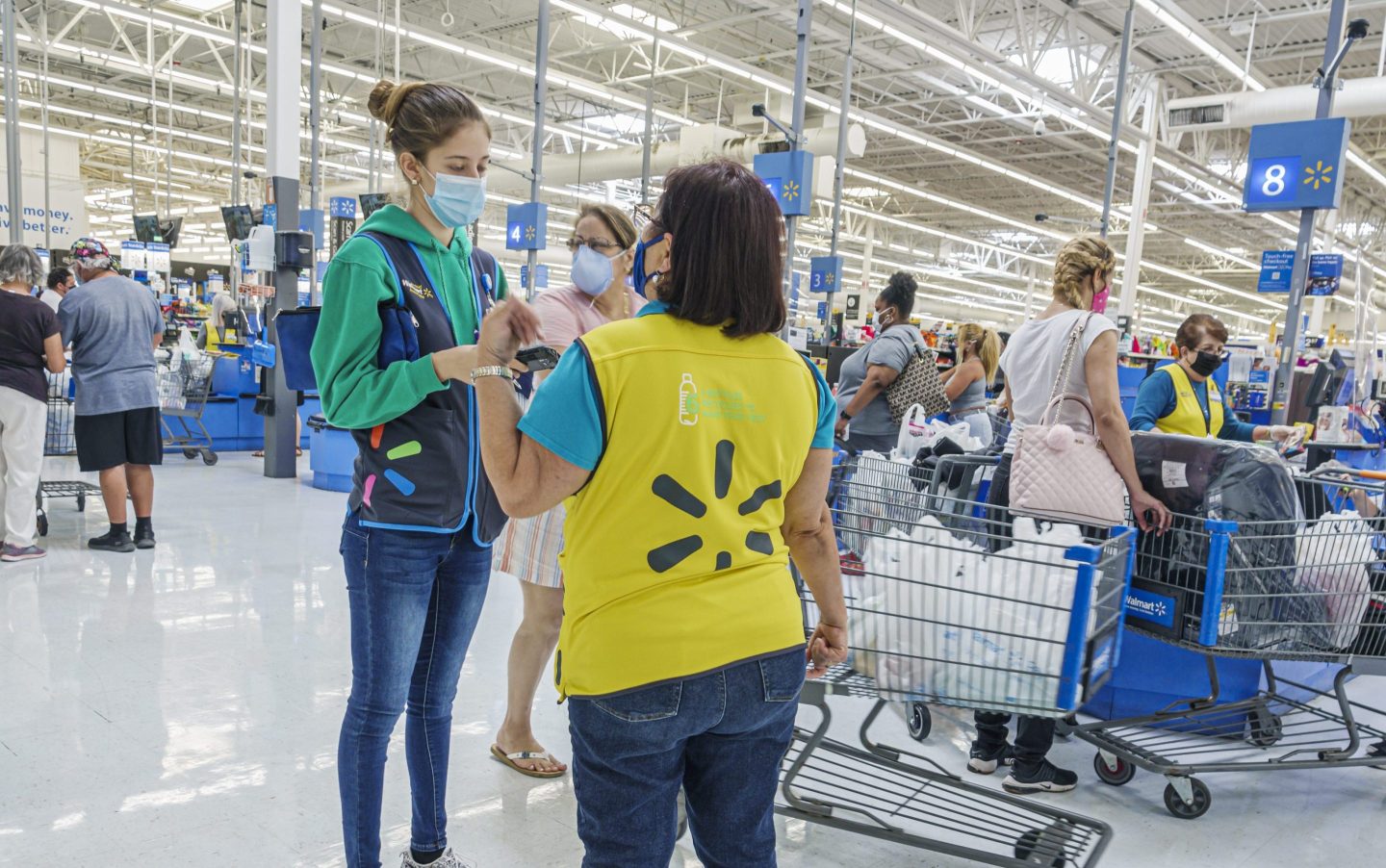 Walmart cuts starting wage for some new employees | Fortune