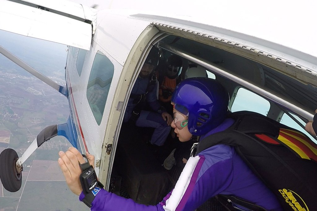 A day in the life of Passes CEO Lucy Guo who skydives in her free time ...