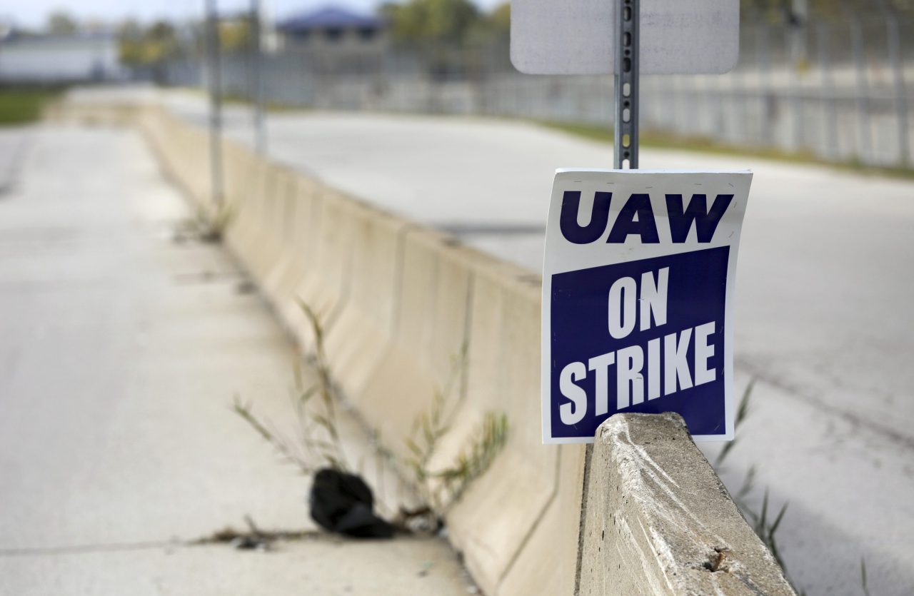 4,000 UAW workers at Mack Trucks will go on strike | Fortune