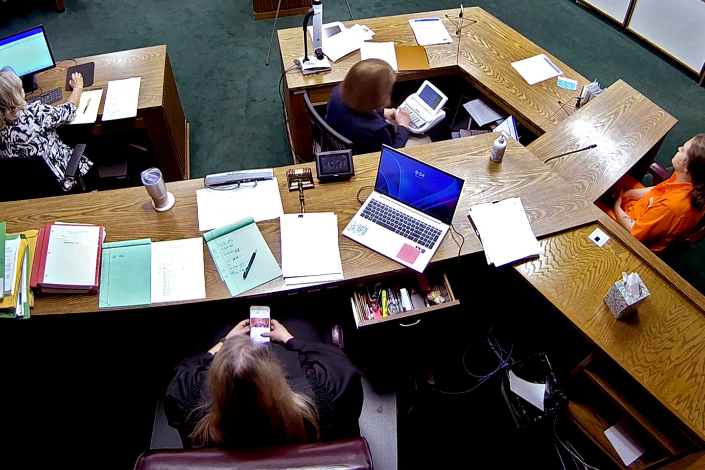Oklahoma judge caught texting during murder trial faces losing her job ...