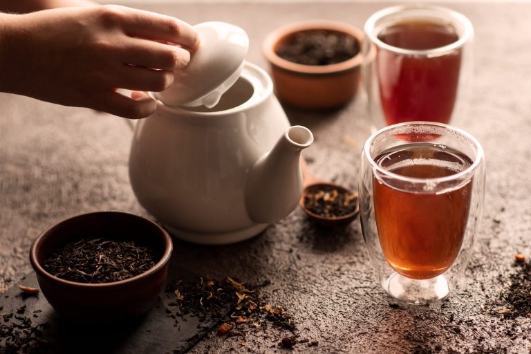 Drinking dark tea daily could lower blood sugar levels | Fortune Well