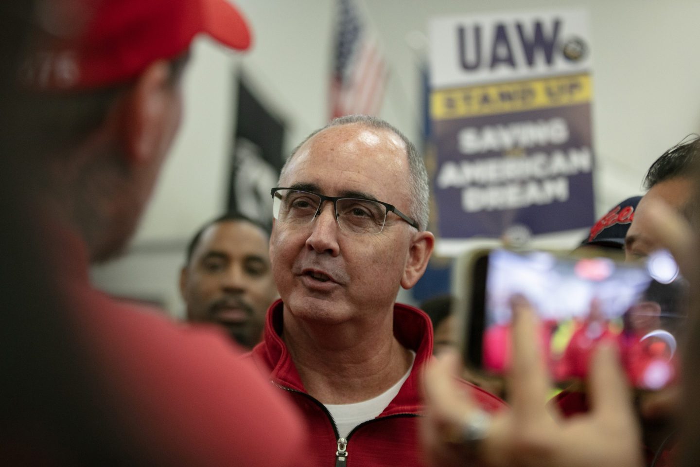 General Motors, Stellantis meet with UAW leaders after Ford contract ...
