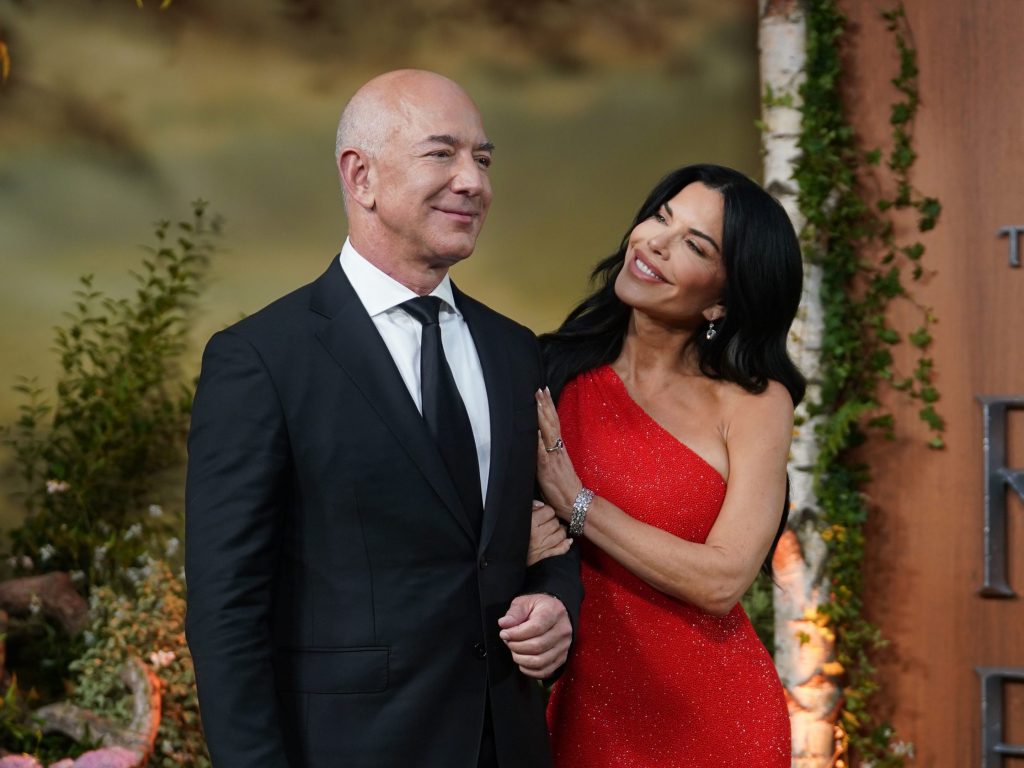 Jeff Bezos, Lauren Sanchez and Vogue 'normal' daily routine for ...