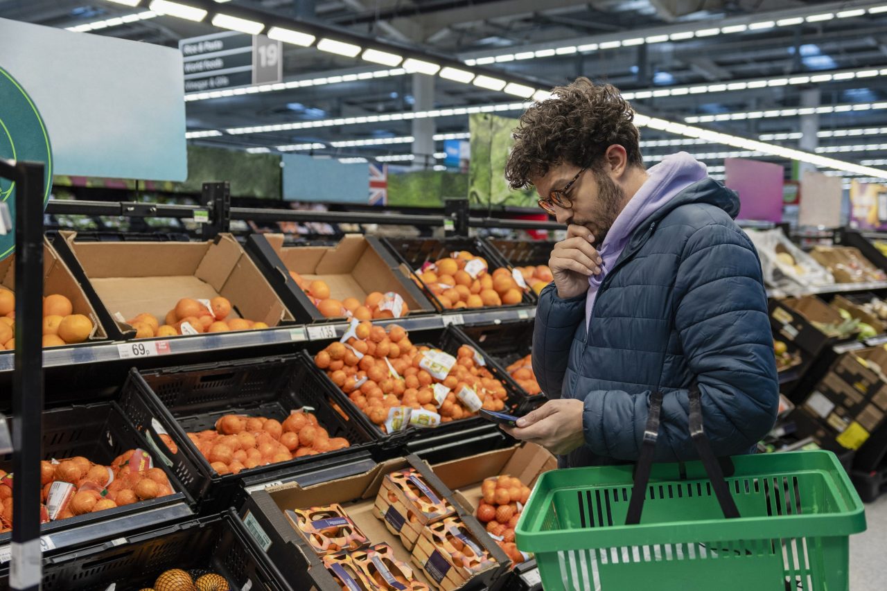 Retail sales drop for the first time in 6 months after a summer of ...