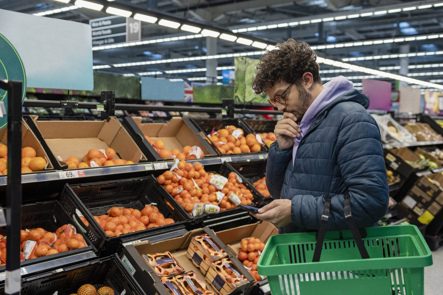 Retail sales drop for the first time in 6 months after a summer of ...