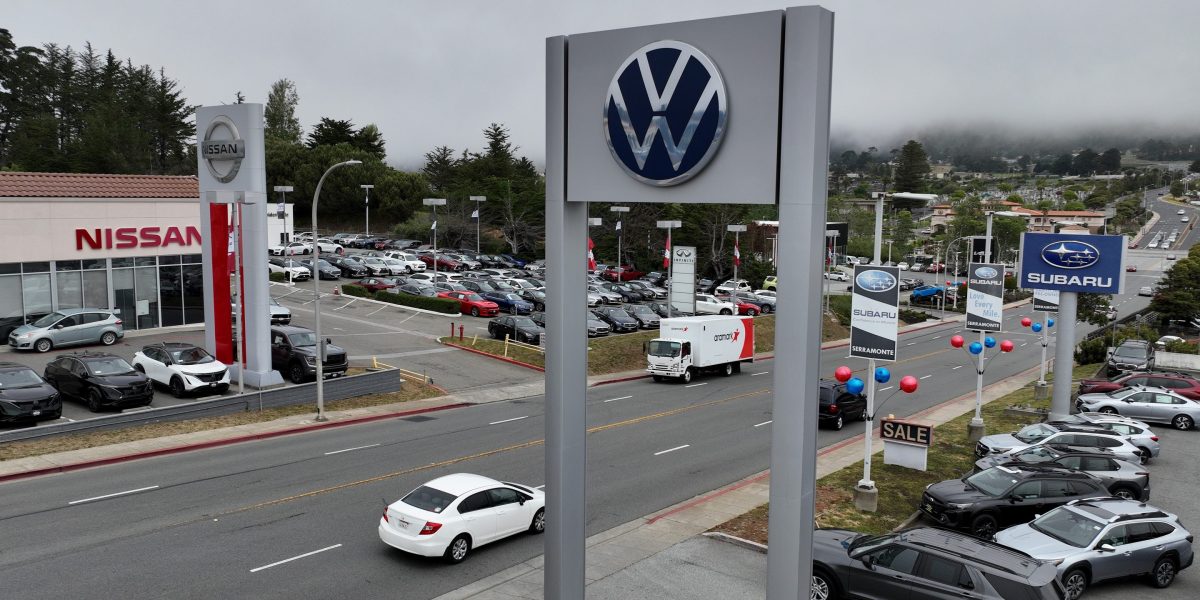Volkswagen hiking U.S. factory workers' pay by 11% following union ...