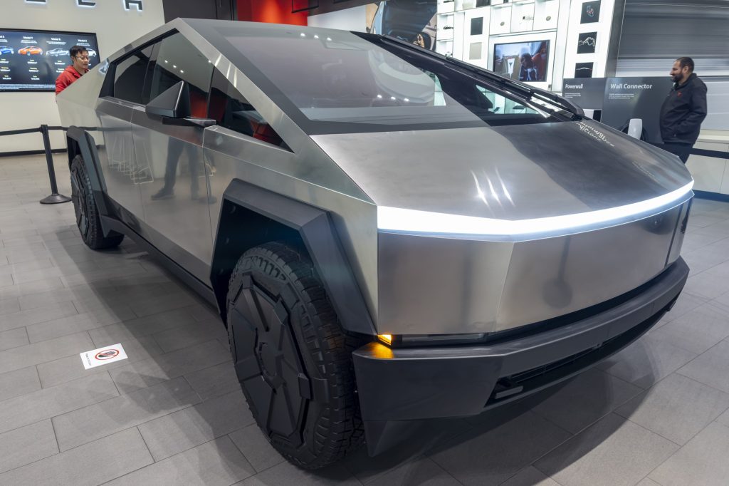 Tesla begins delivering its new Cybertruck that Elon Musk says looks ...