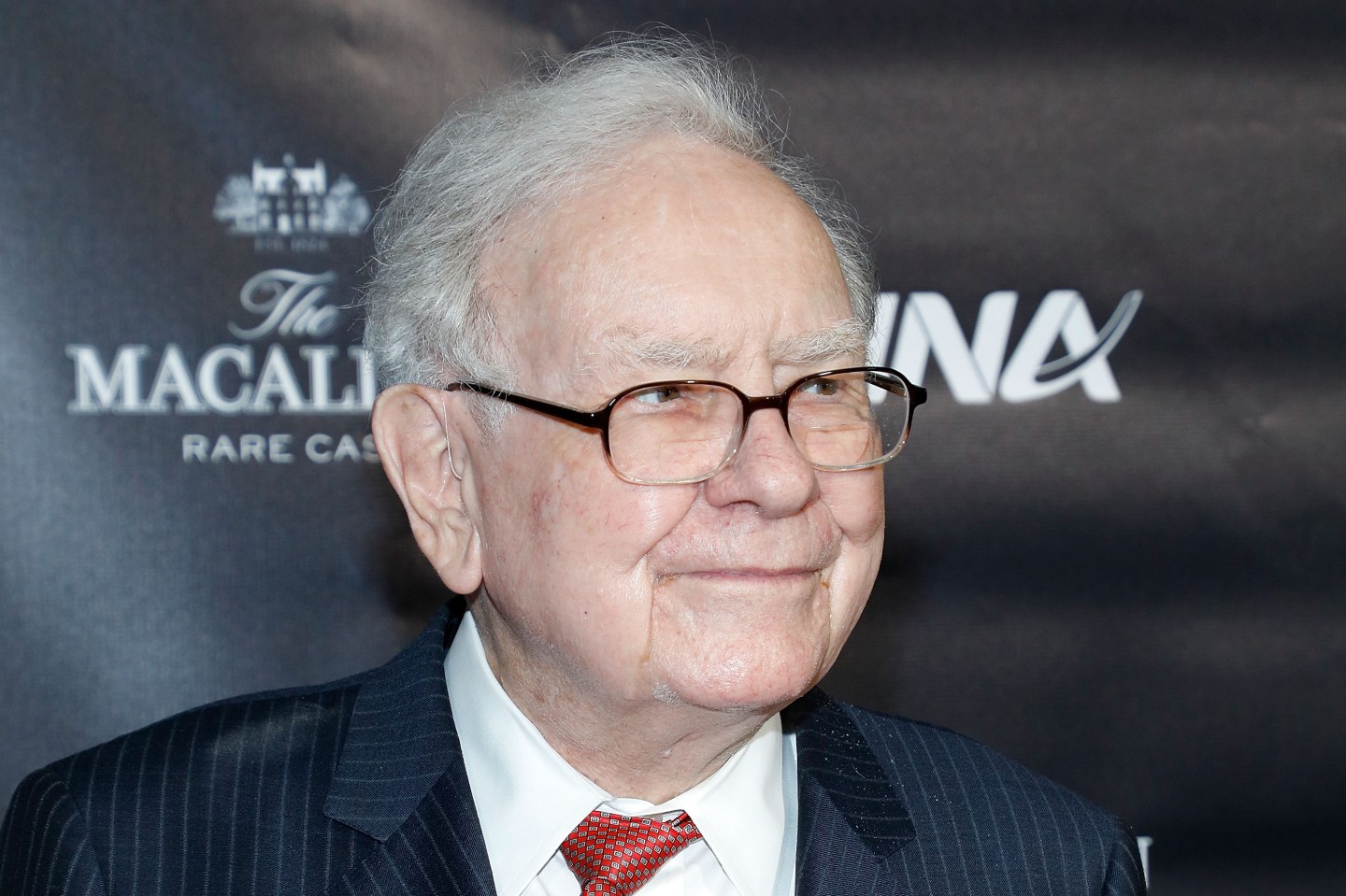 Berkshire Hathaway billionaire Warren Buffett gives another $870 ...