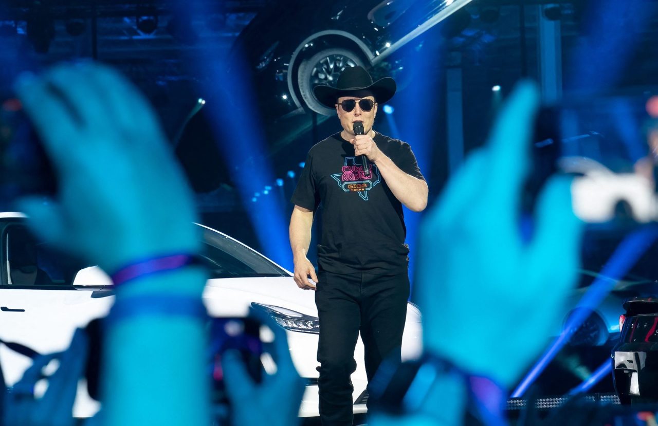 Tesla robot attacks worker in Austin factory and leaves them bleeding ...