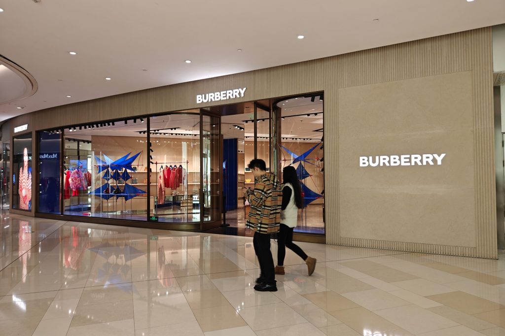 Luxury brand Burberry expects gloomy earnings after Christmas washout ...
