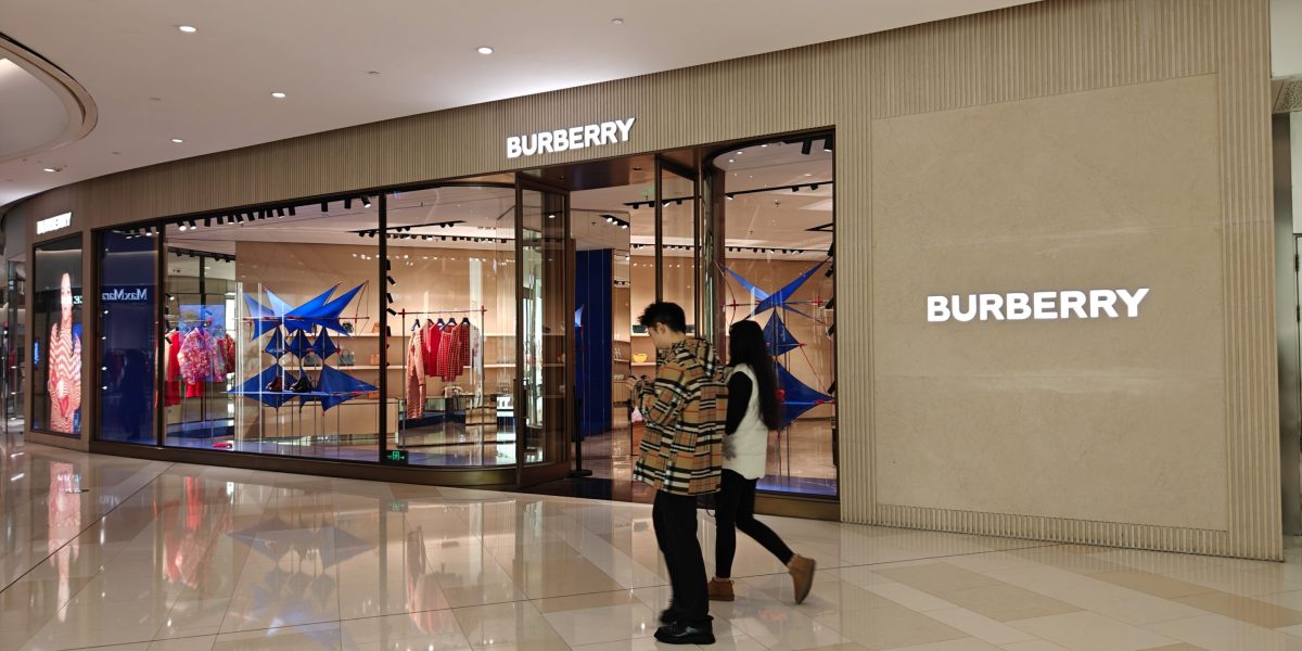 Luxury brand Burberry expects gloomy earnings after Christmas washout ...