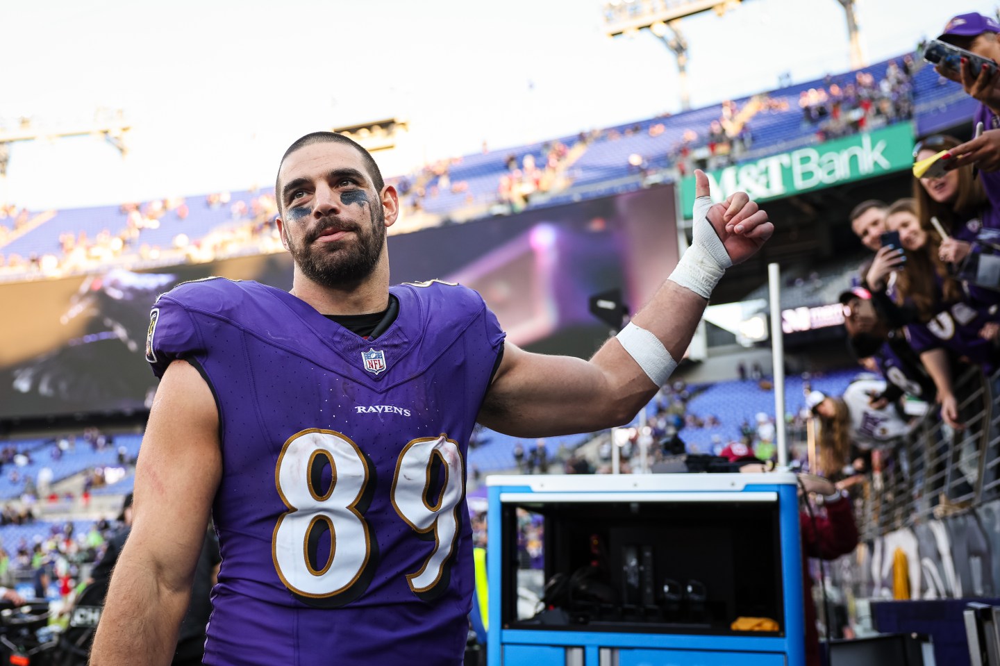 NFL tight end Mark Andrews assisted a critically ill passenger on board ...